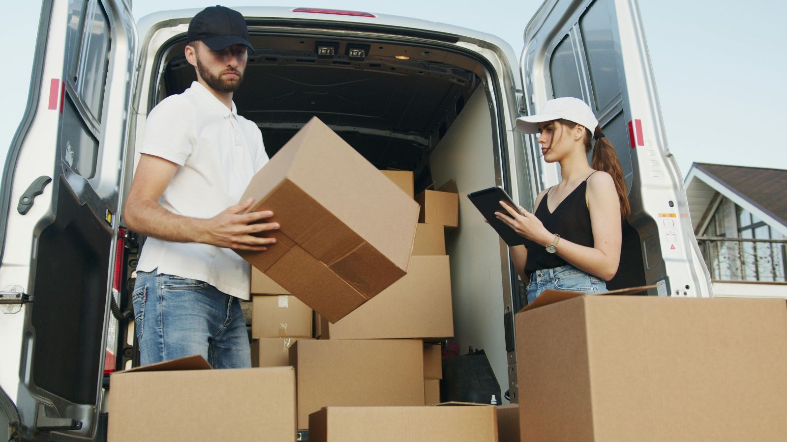 Why Invest in a Moving Service? - Myfavouriteplaces